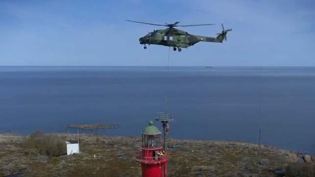 Watch: Lighthouse Radar Mast Removed by Helicopter
