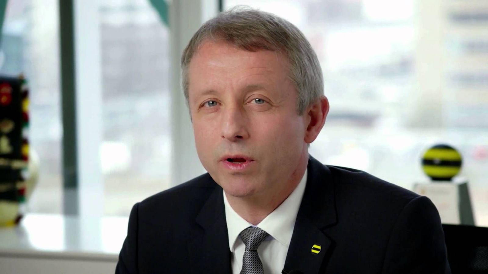 Fredriksen Suspends CEO