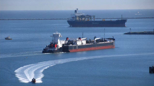 Super-Size Tugs for Super-Size Barges