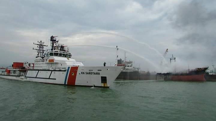 Video: Indonesian Product Tanker Explodes