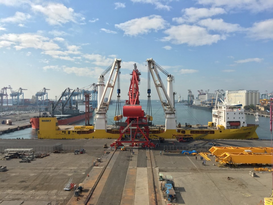 Video: Port of Onahama Receives Giant Ship Unloader